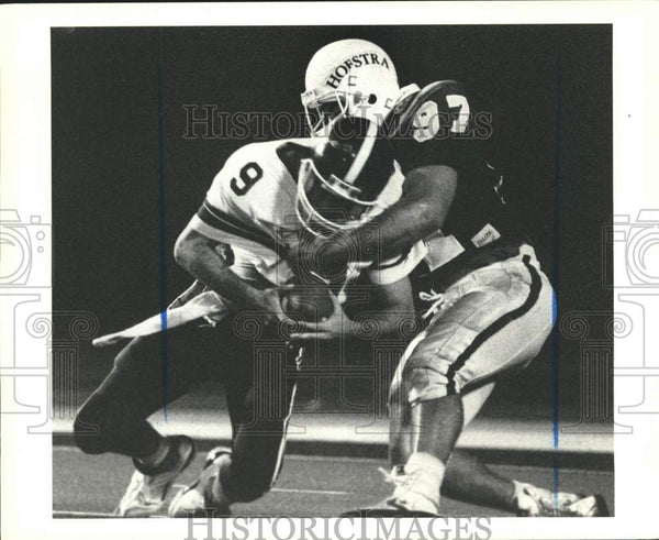 1989 Press Photo Ray Benvenuti, Wagner College Football, Sacked by ...