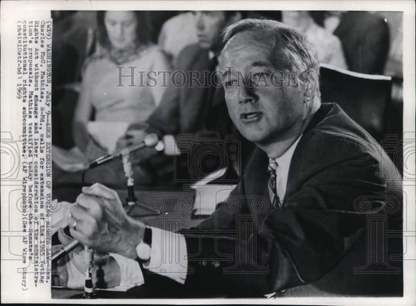 1969 Press Photo Senator Charles McC. Mathias speaking in Washington ...