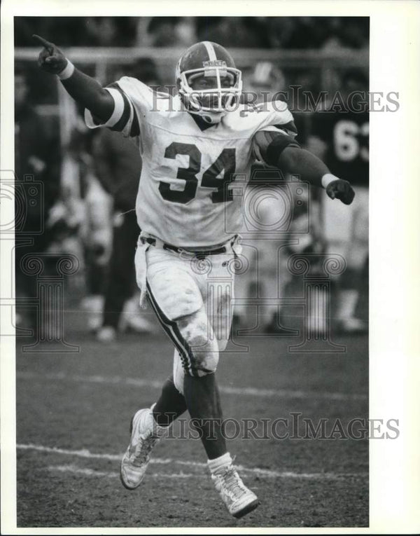 1987 Press Photo Wagner Football Player at Game - Historic Images