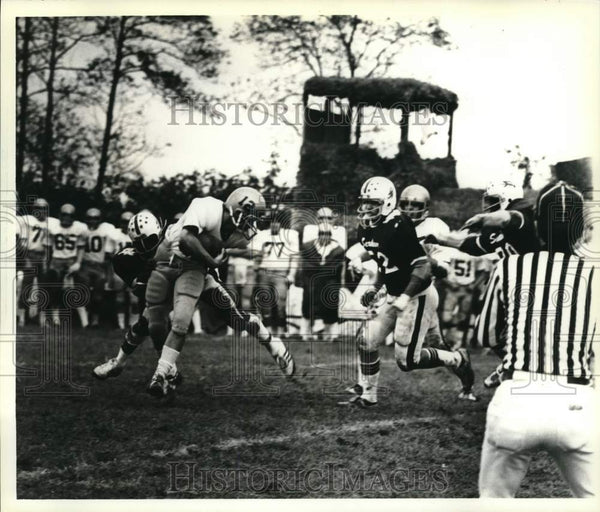Press Photo Wagner College Football Game Action - Historic Images