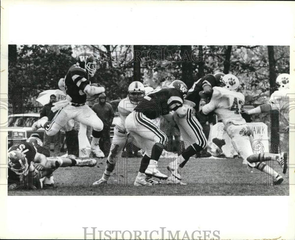 1985 Press Photo Wagner College Football Game Action - Historic Images