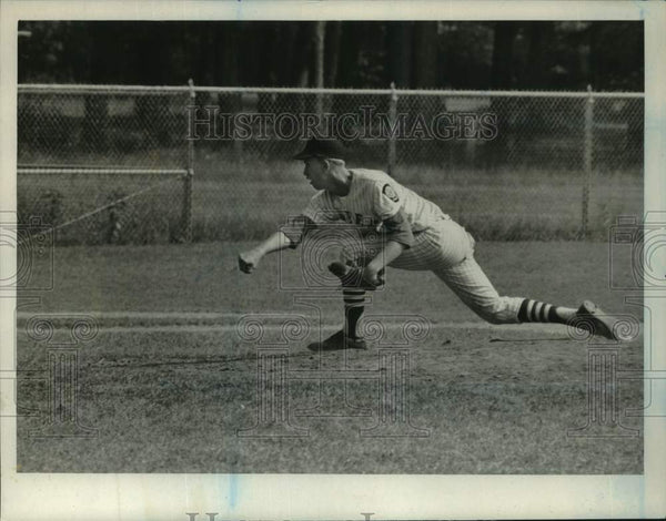 Press Photo Baseball player Donovan in action - sis01225 - Historic Images