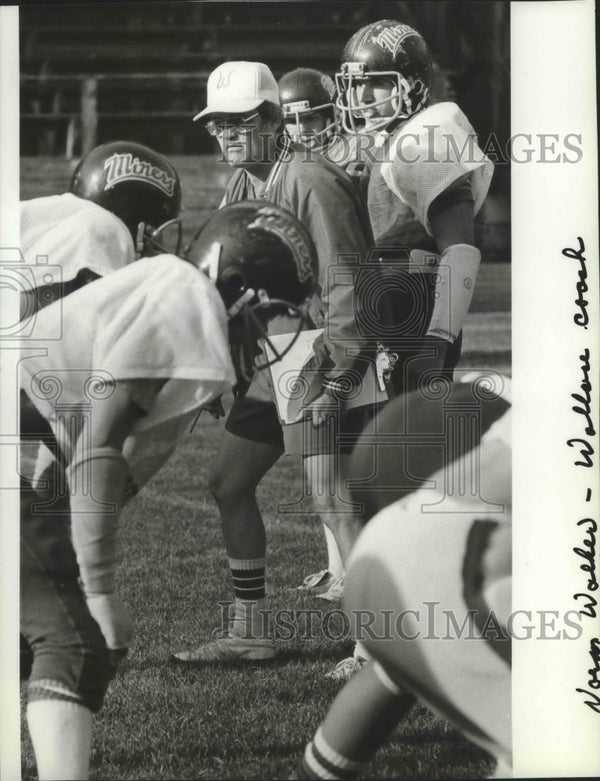 1983 Press Photo Wallace football , Norm Walker with his players ...