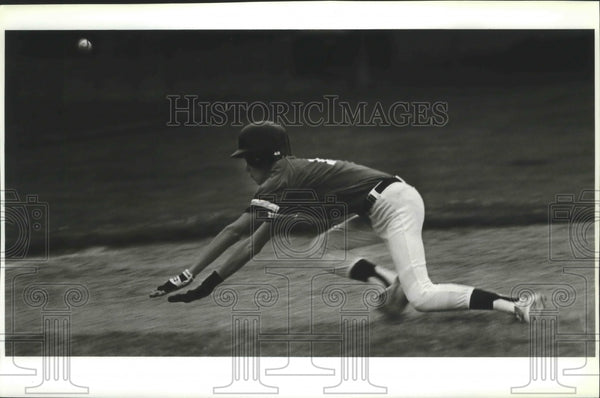 1993 Press Photo Evergreen High Baseballer Eddie Stack Diving for Third ...