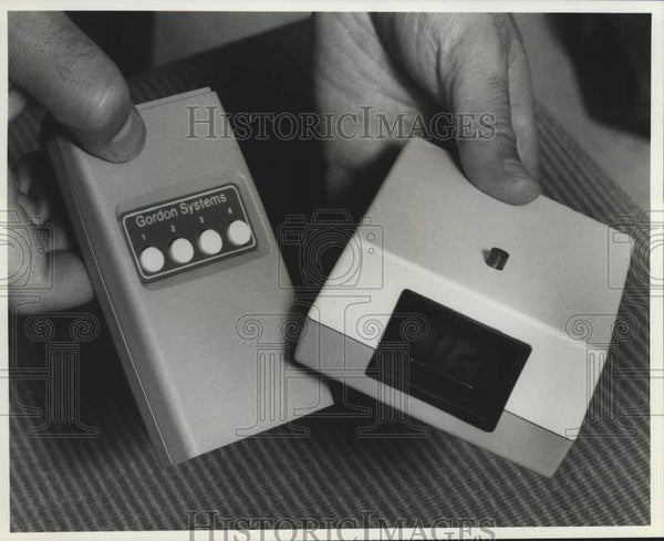 1990 Press Photo Doctor Michael Gordon with the Gordon Attitude ...