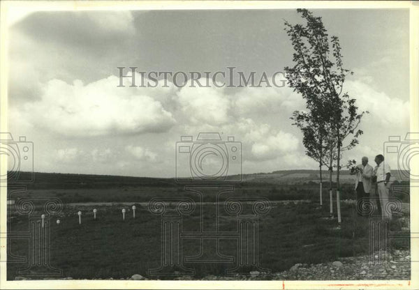 1988 Press Photo Jack Haley and Jack Rourke at Allied Signal Wastebeds ...