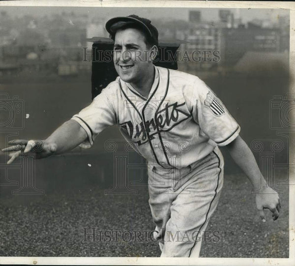 Press Photo Baseball player Joseph Lostombo - syb00932 - Historic Images