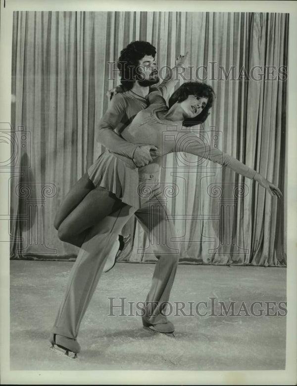 Press Photo Emily Beneson and Jack Courtney in "The Ice Show" - syp150 ...