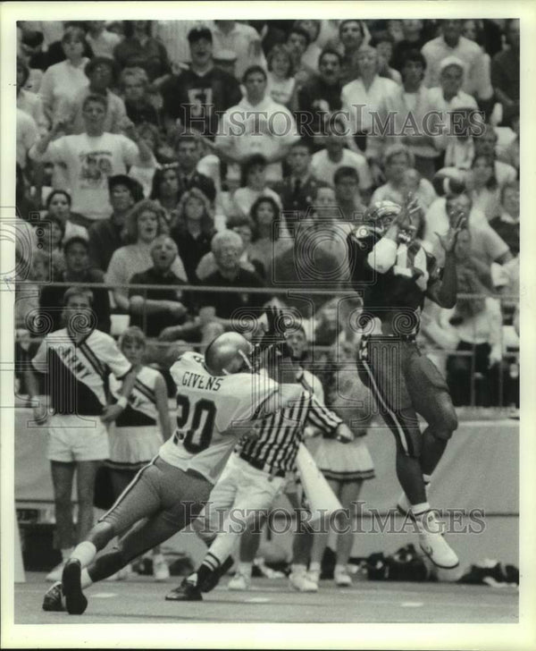 1989 Press Photo Syracuse U football player Rob Moore leaps to catch ...