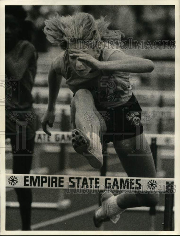 1983 Press Photo Kathy Golden in 100 Hurdles at Empire State Games in ...