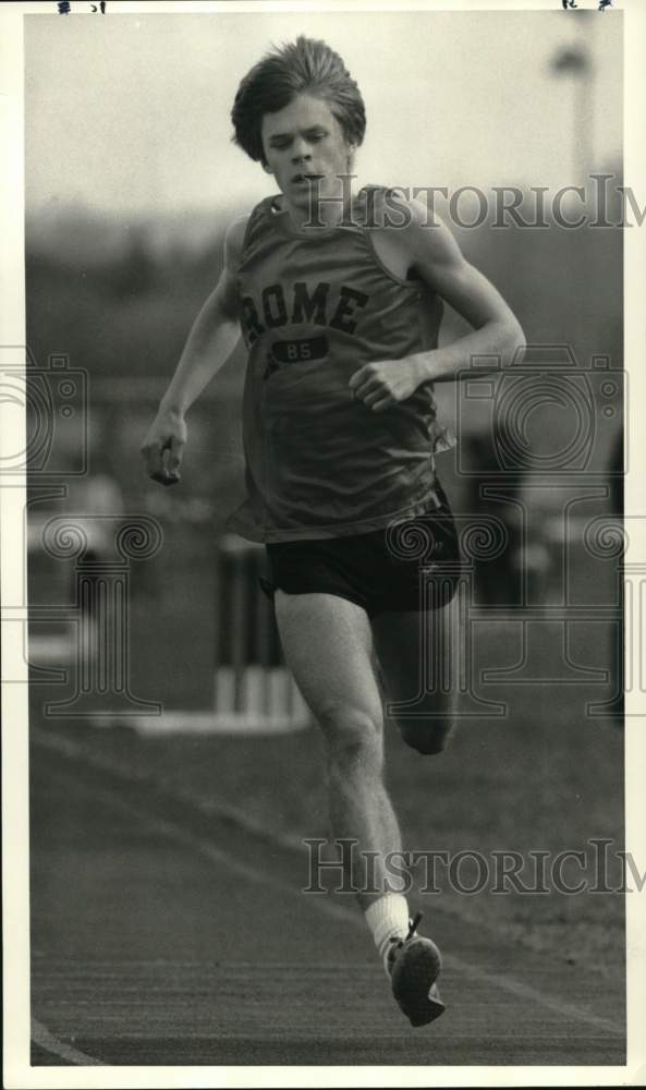 1988 Press Photo Greg Michels, Rome Track Runner at Henninger Track ...