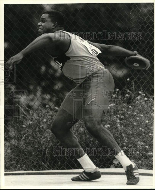 1988 Press Photo Tony Washington in Discus Throw at the Empire State ...