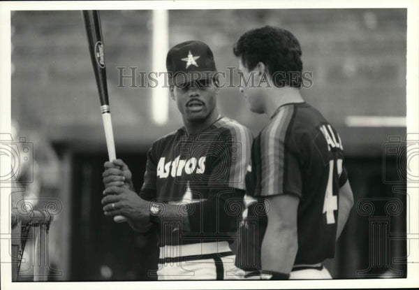1990 Press Photo Auburn Astros baseball manager Ricky Peters with Jeff ...
