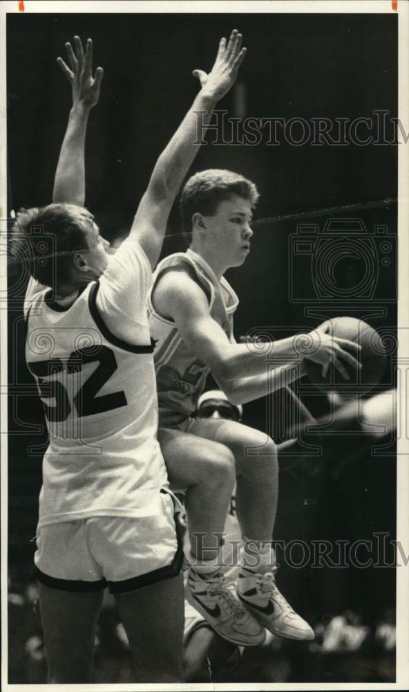 1986 Press Photo Joe Boronczy and Scott Caba in Fowler Basketball Game ...