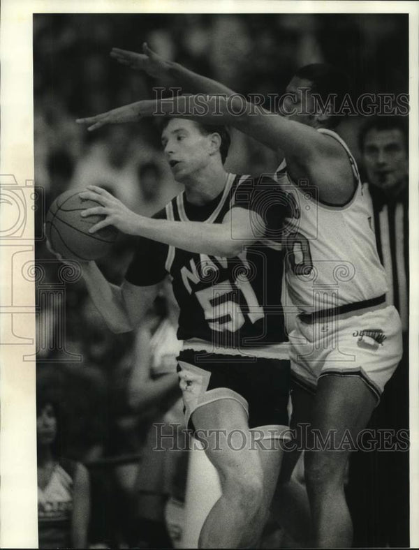 1985 Press Photo Syracuse University basketball player Derek Brower ...