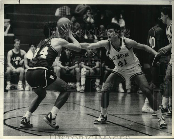 1987 Press Photo LeMoyne College basketball player Scott Hicks guards ...