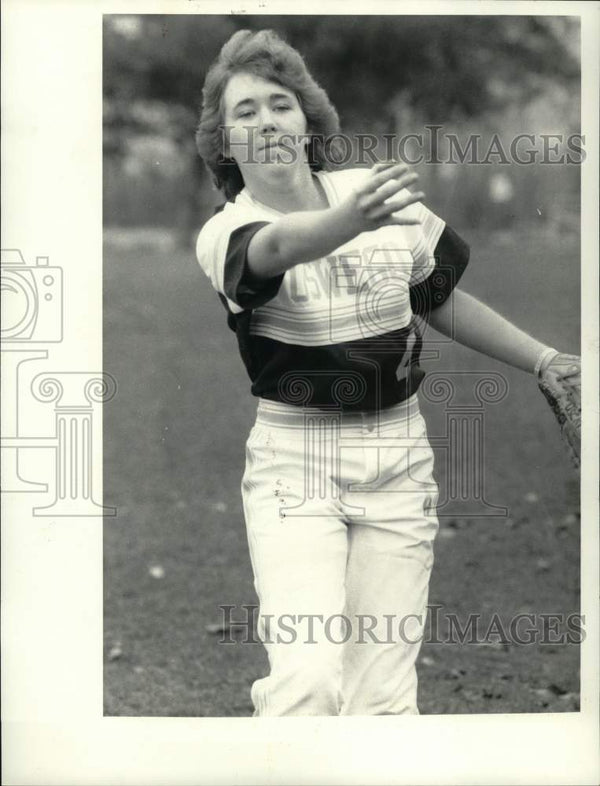 1987 Press Photo Softball pitcher Kim Uscky - sys10412 - Historic Images