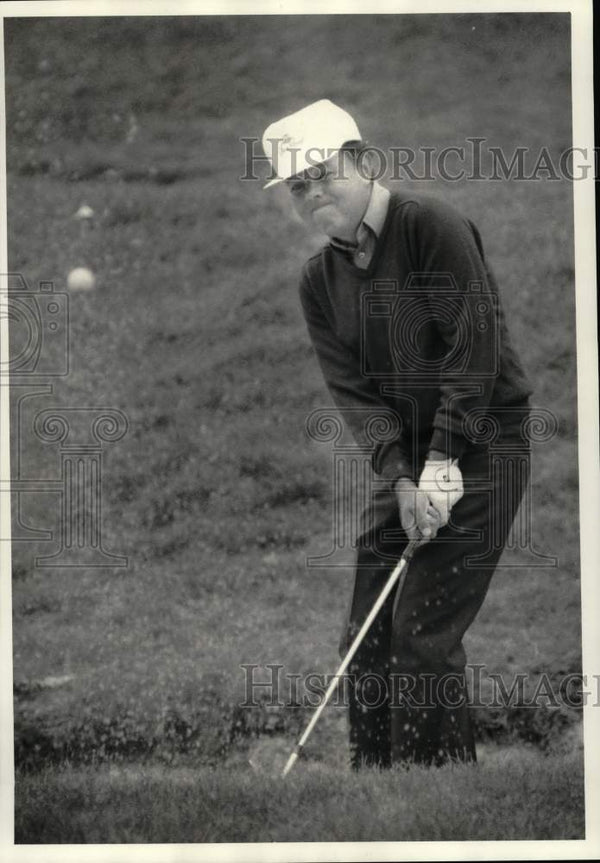 1987 Press Photo Golfer Jack McCabe hits out of sand trap - sys10579 ...