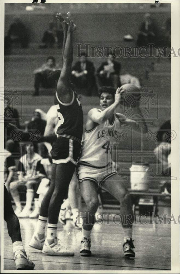 1986 Press Photo Scott Hicks, LeMoyne College Basketball Player at Game ...