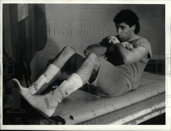 1986 Press Photo Boxer Lou Vallar at Merrick School Syracuse Boxing ...