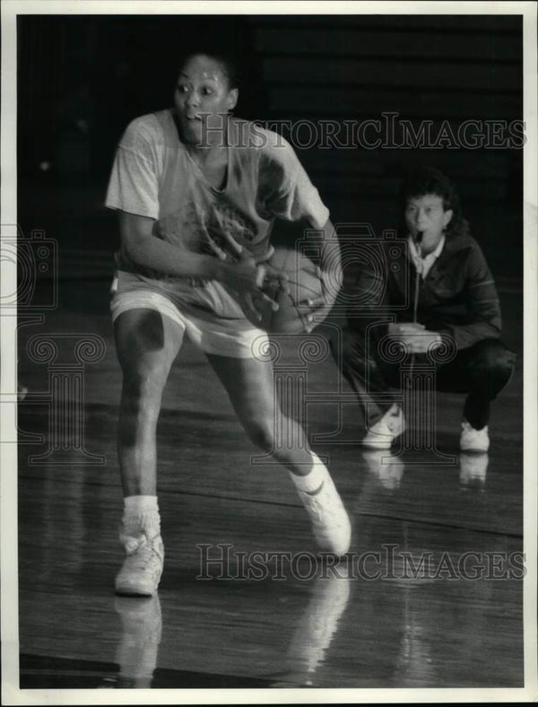 1987 Press Photo Barb Jacobs & Felisha Legette, Syracuse University ...