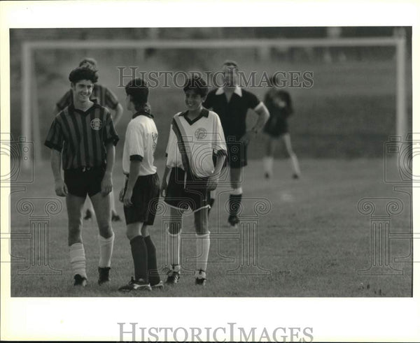1990 Press Photo Liverpool Salt City and Glasgow Soccer Teams at Game ...