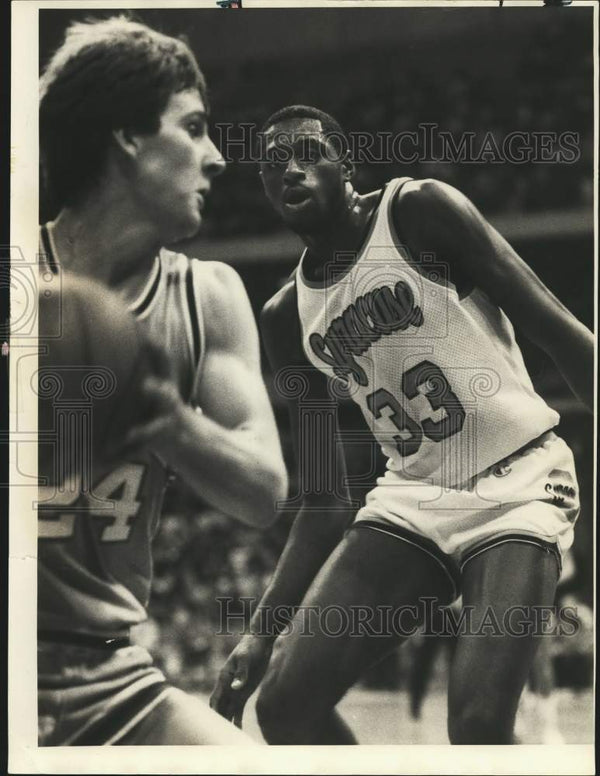 1984 Press Photo Herman Harried defends against Jim Boylen in ...