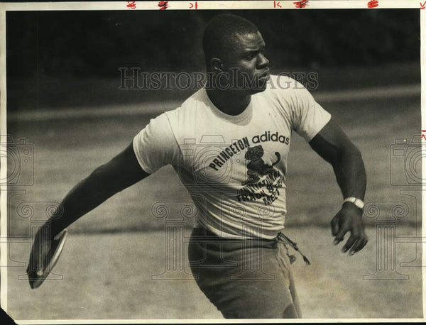 1987 Press Photo Tony Washington, Discus Thrower at Sunnycrest Field ...
