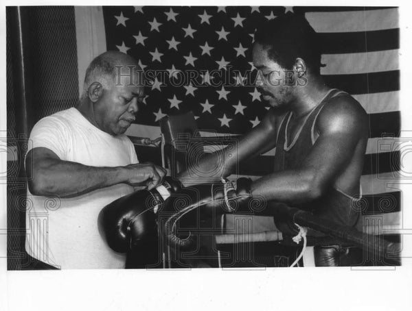 Press Photo Billy Harris and Charles Britt, Boxer - Historic Images