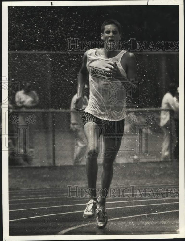 1987 Press Photo Corcoran High Runner Eric Welling at Baldwinsville ...