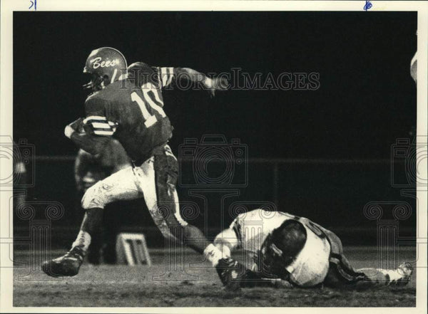 1989 Press Photo Dana MacDonald of Baldwinsville in Henninger Football ...