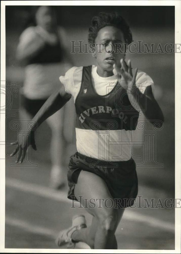 1987 Press Photo Angie Johnson, Liverpool Track Runner at Race ...
