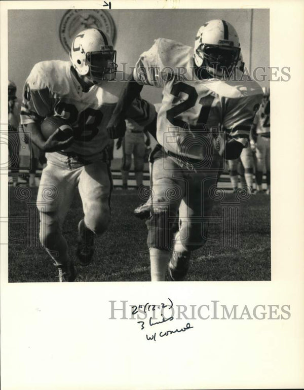 1987 Press Photo Cortland Football Players Gareth Grayson and Steve Pi ...