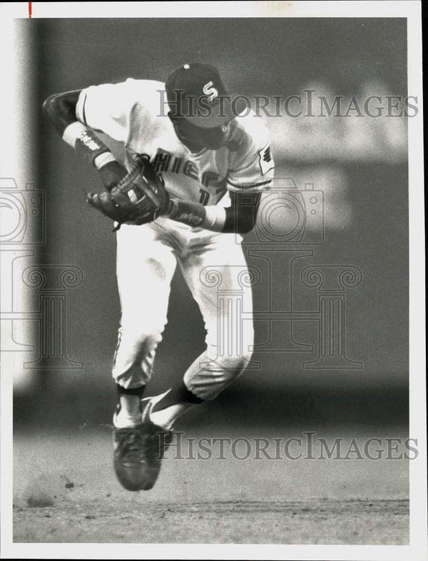 Press Photo Eric Yelding, Chiefs shortstop, hops before launching ...