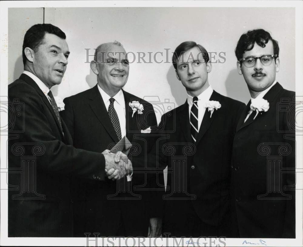 1967 Press Photo Robert Goheen poses with Pyne Honor Prize awardees at ...