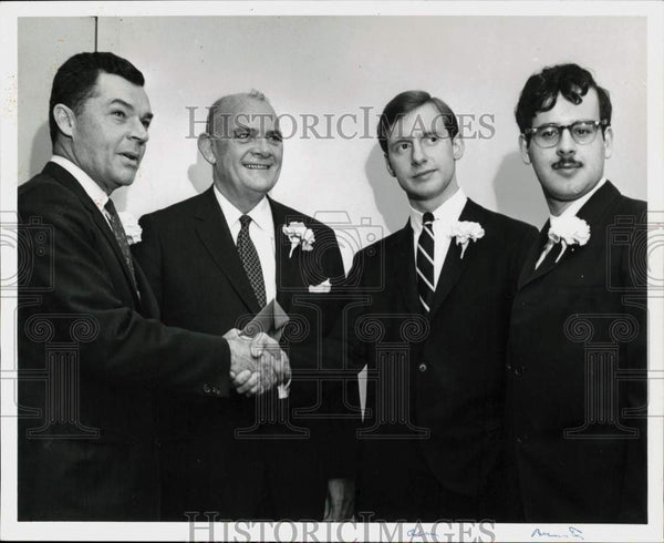 1967 Press Photo Robert Goheen poses with Pyne Honor Prize awardees at ...