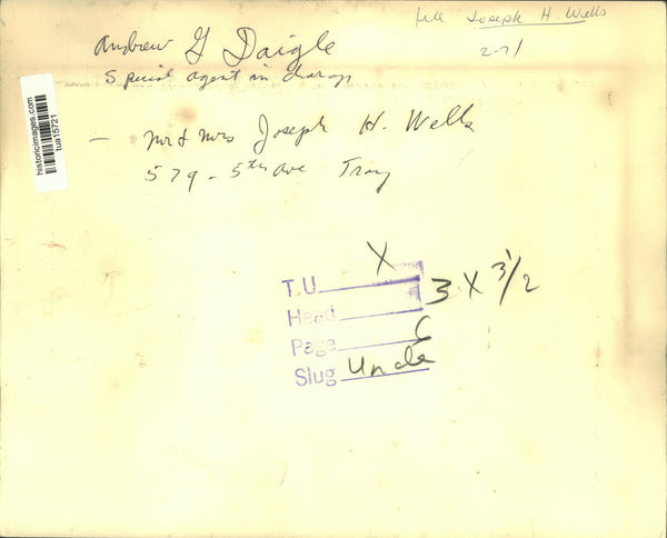 1971 Press Photo Andrew G Daigle, Special Agent in Charge present award ...