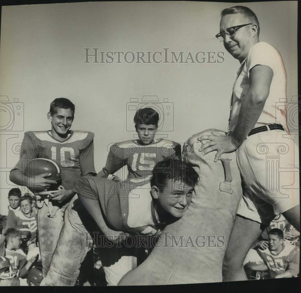1964 Press Photo Bill Marsh leads Pop Warner football practice ...