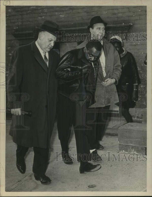 1965 Press Photo Lester Lee arrested on narcotics charge in New York ...