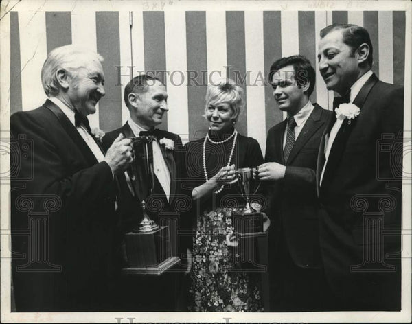 1972 Press Photo Realty awards presented in New York - tua68455 ...