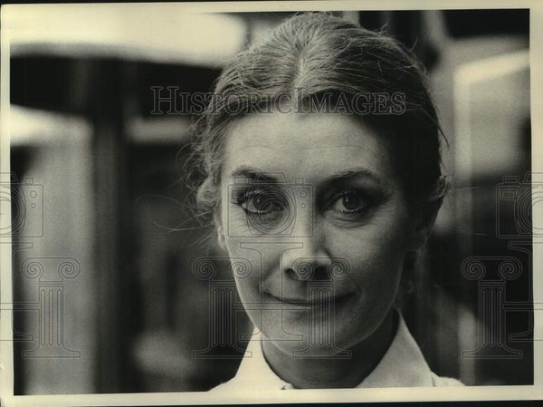 1975 Press Photo British actress Jean Marsh visits New York City ...