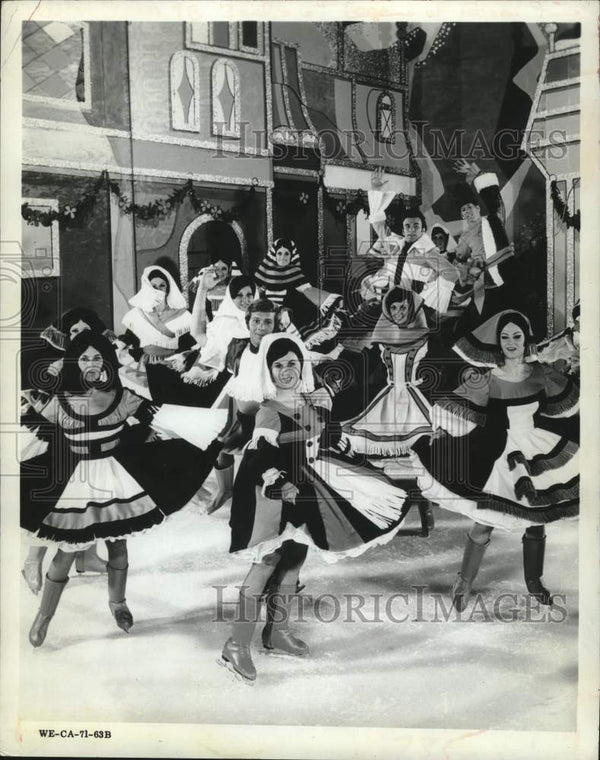 1972 Press Photo Ice Capades Performers in Costume - tup23374 ...