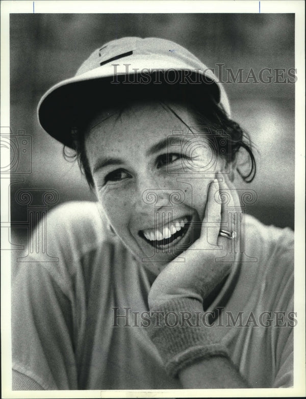 1989 Press Photo Gretchen Magers is all smiles at press conference ...