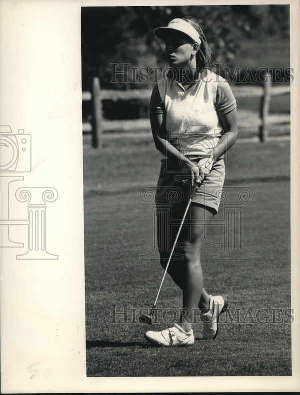 1985 Press Photo Golfer Dottie Pepper after taking a shot in New York ...