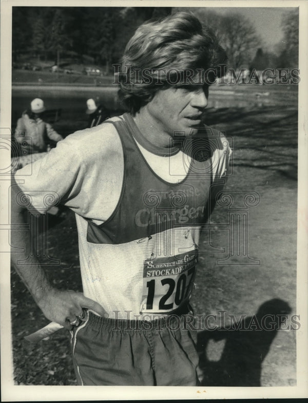 Press Photo Runner Tom Carter after winning Schenectady, NY Stockadeat ...