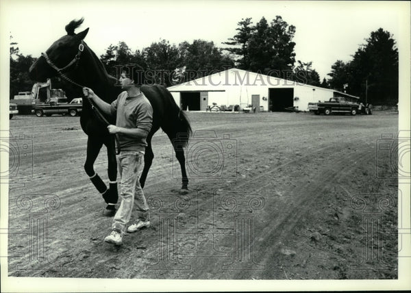 1990 Press Photo Trainer Marc Boyer walks "Will Just Win" around 1/2 m ...