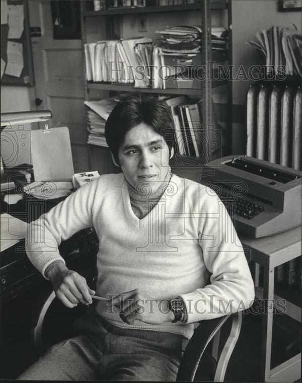 Charlie Quesada, editor of La Guardia, 1981 vintage press photo print ...