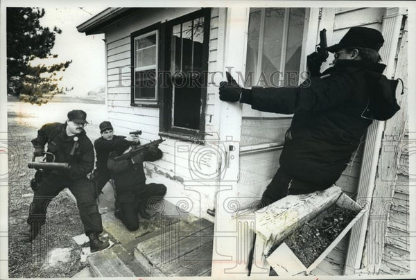 Washington County SWAT members practice drill, 1990 vintage press photo ...