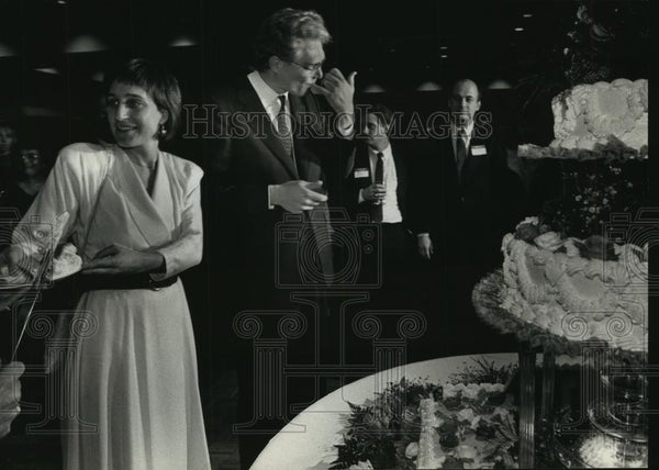 Milwaukee Mayor John O. Norquist with his wife, 1990 vintage press ...