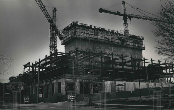 Construction On Northwestern Mutual Life Insurance Co Building, 1988 ...